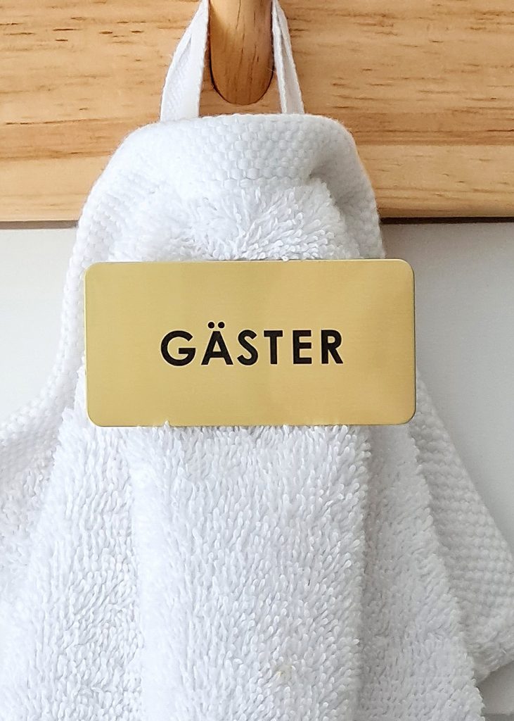 Skylt till gäster, mässing med magnetfäste - Sweetsigns